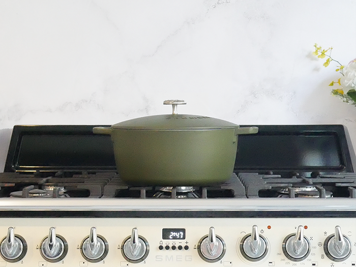 Classic Round Dutch Oven - 26cm | Crumble Cookware